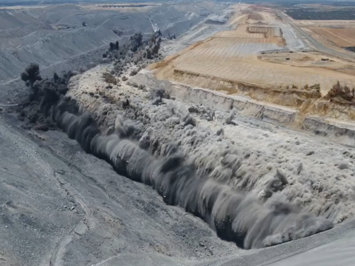 Dyno Nobel DigiShot used for world's biggest blast by BHP - video ...